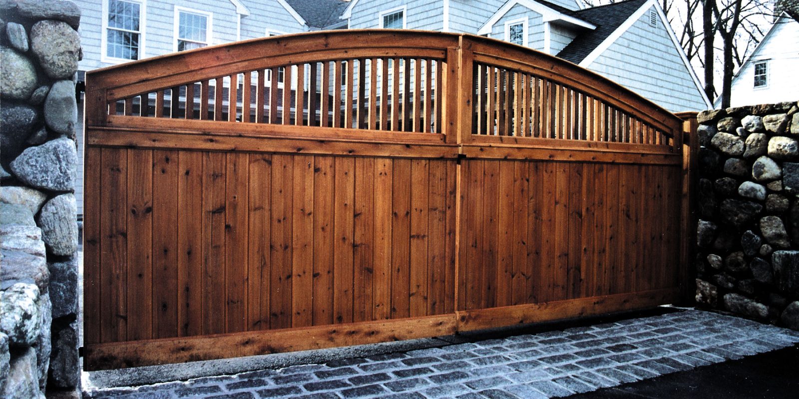 Enhance Your Curb Appeal with Stunning Cedar Driveway Gates: The ...